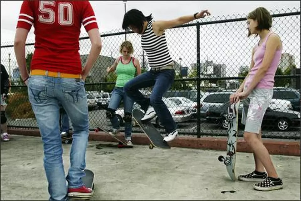 Skate Like a Girl – Womxn Skateboard History